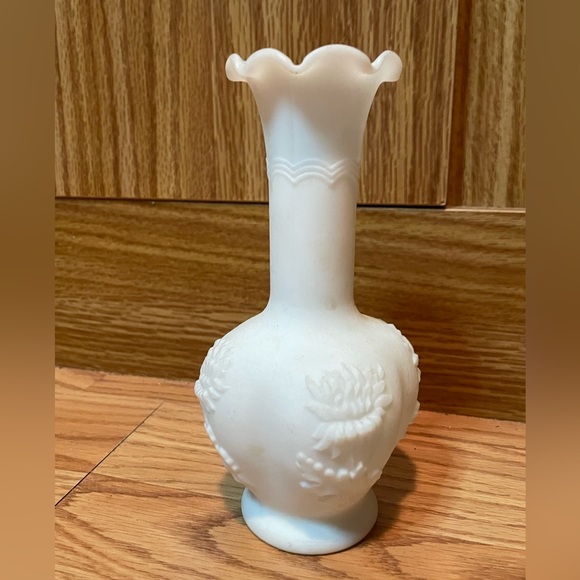 Accents | Vintage Imperial Glass White Milk Glass 3d Chrysanthemum ...
